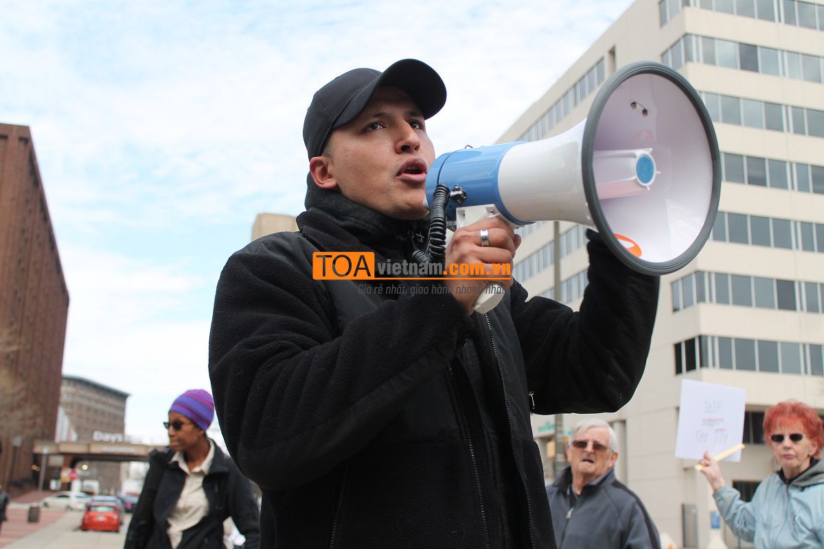 Loa phóng thanh cầm tay